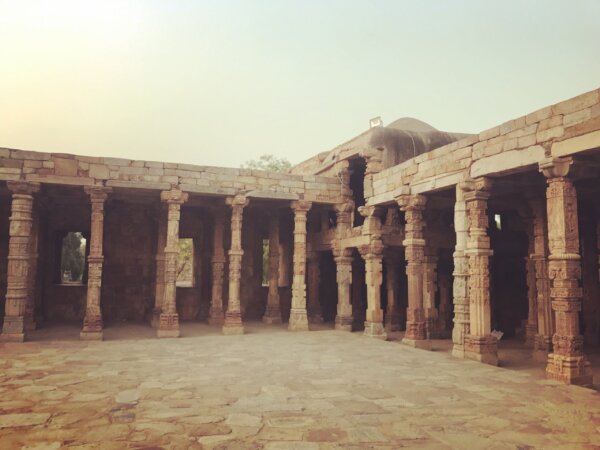 A Guide to Exploring Delhi's Historical Gems - Hopping Feet